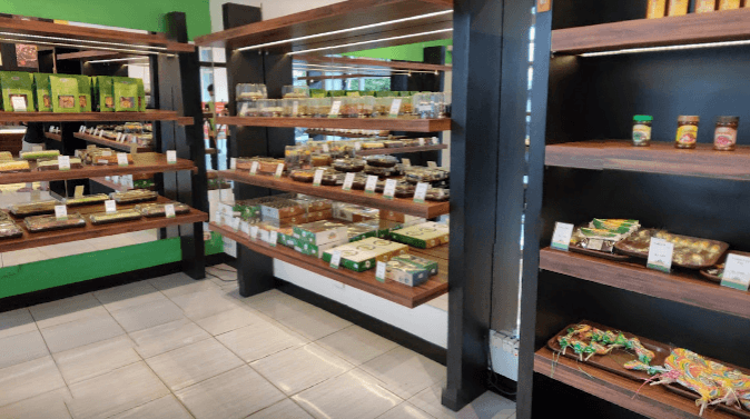 Toko Cabang - Roti Mox| Kue, Cake Ulang Tahun, Custom art, Bakery ...